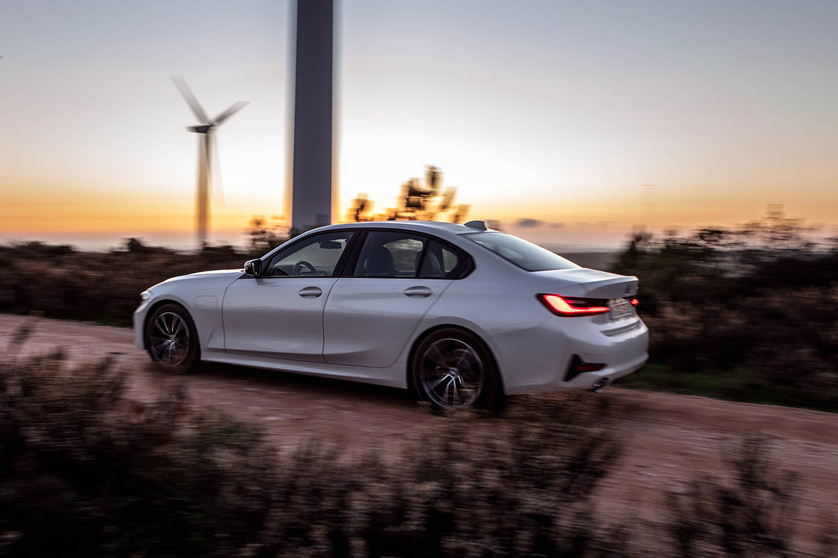 StriveME - بي ام دبليو 330E: أداء عال بتقنية eDrive المتقدمة